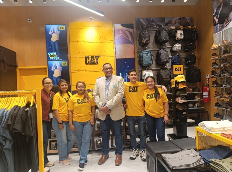 CATERPILLAR abre primera tienda exclusiva en Albrook Mall - Too ...